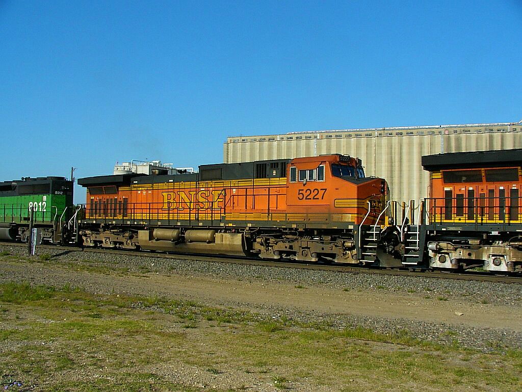 BNSF 5227